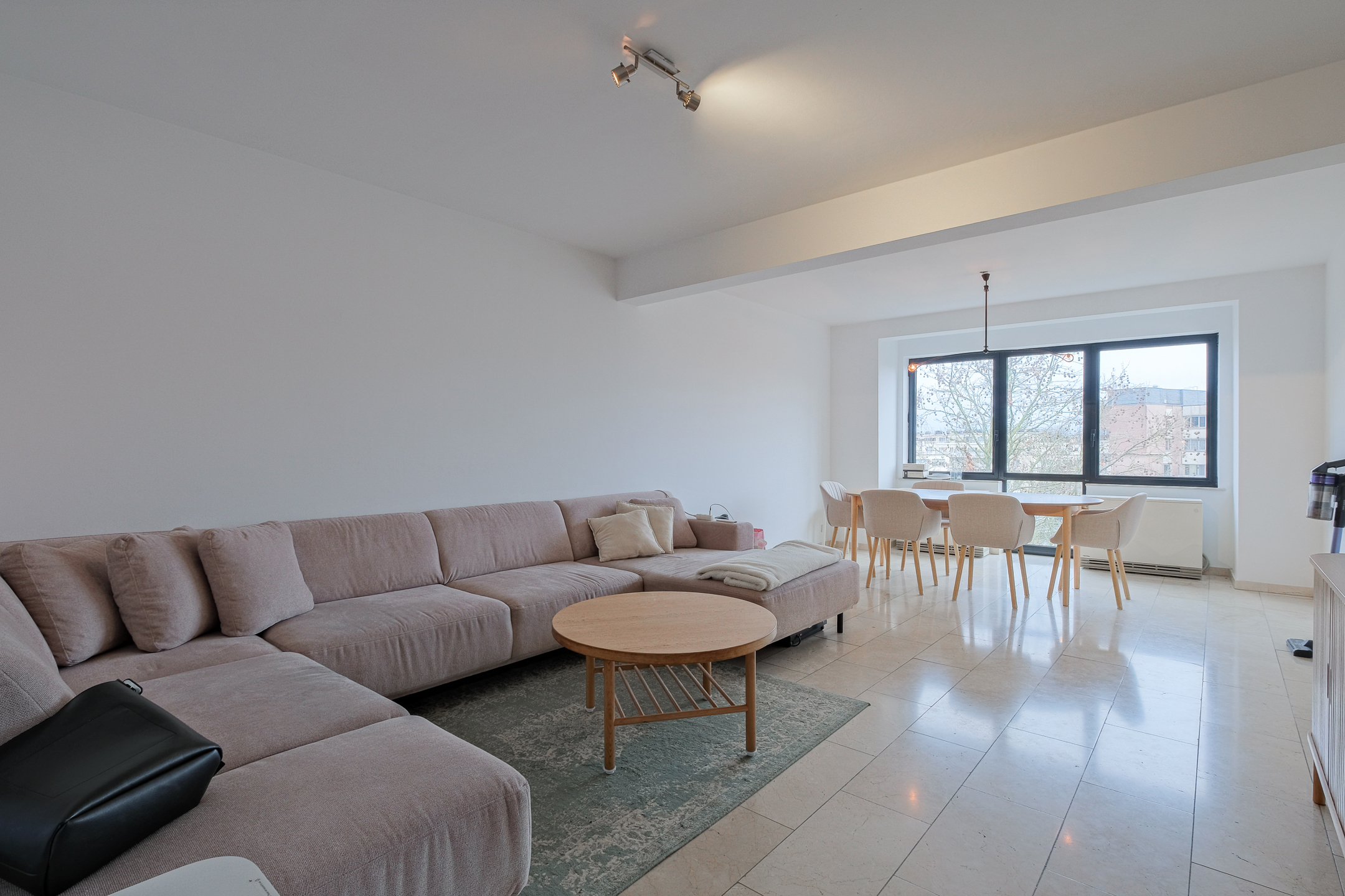 Molière/Pl.C.Meunier: 2-bedroom apartment, terrace + parking : Forest ...